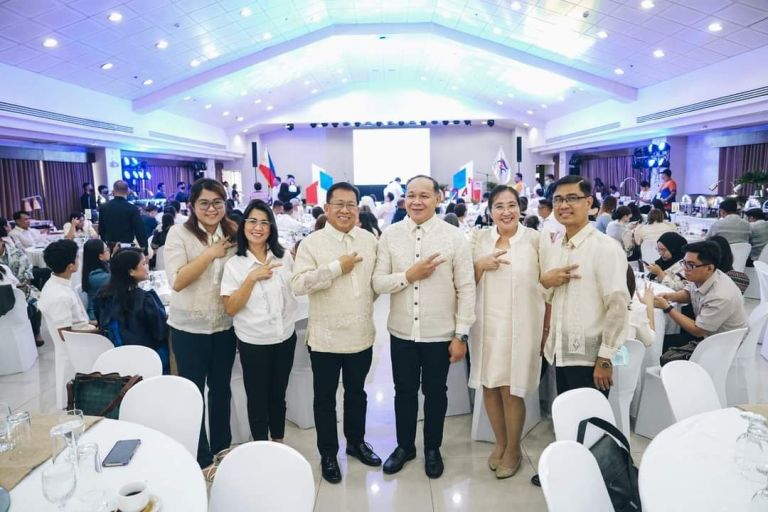 Mayor Ross Rizal Receives Prestigious Customer Service Award for ...